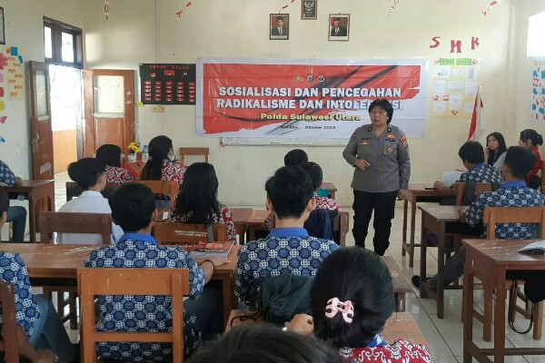 TRIBRATA – Humas Polda Sulut Sosialisasikan Pencegahan Radikalisme dan Intoleransi di SMK ...